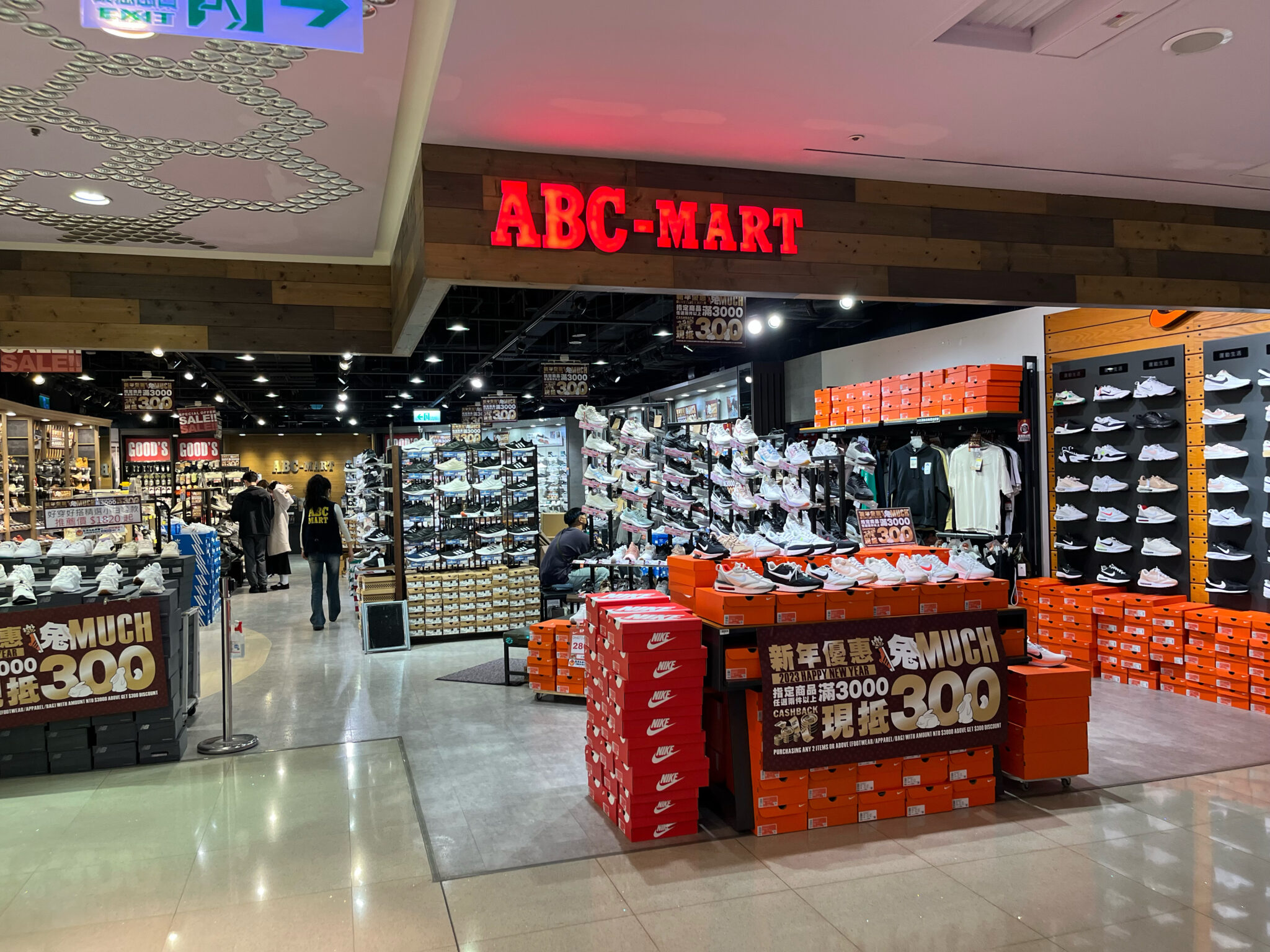 【台湾】台北にコンバースのCT70 チャックテイラーはどこに売っている？